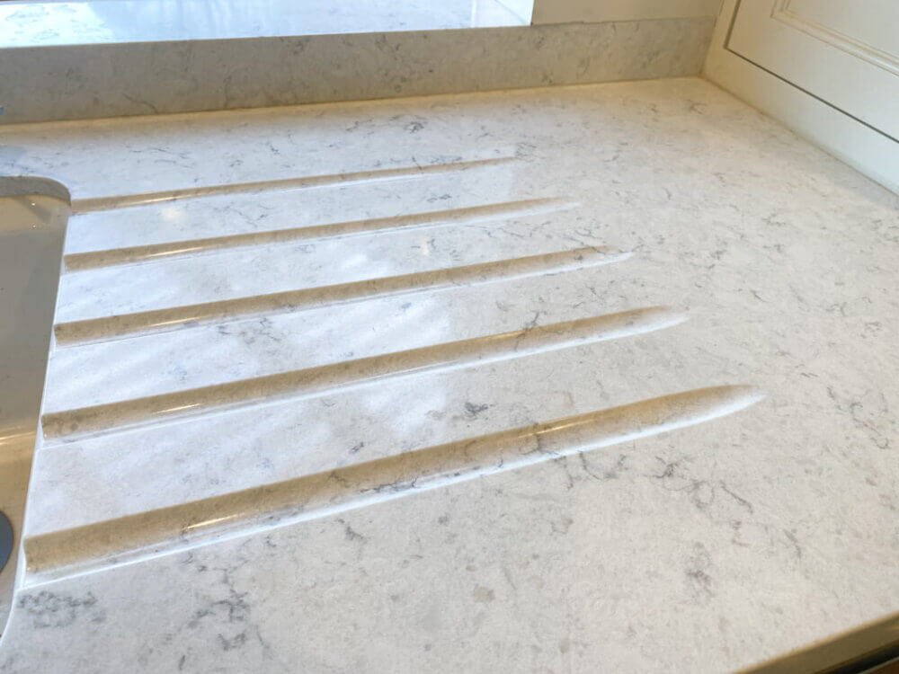 LG Viatera Cirrus vs Minuet Quartz Countertops Colors: Avoid Decision ...