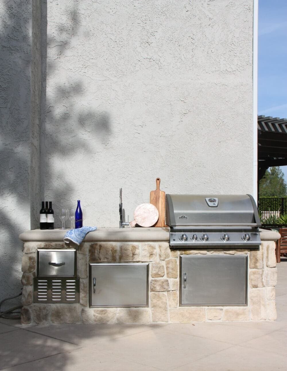 Backyard Kitchen: 5 Genius Must-haves You'll Kick Yourself for Forgetting!